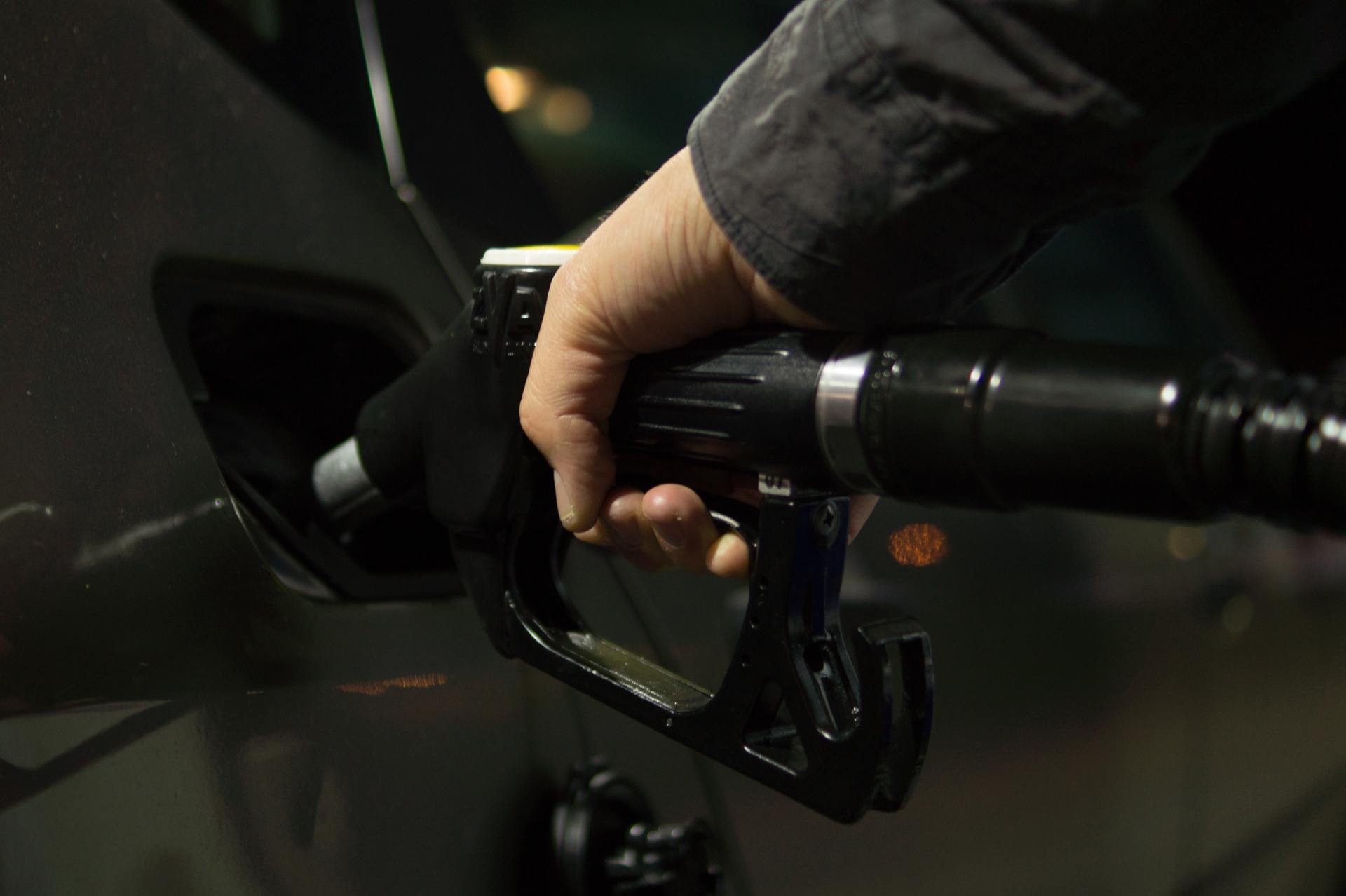Autofile News Crude Oil Pumps Up Fuel Prices