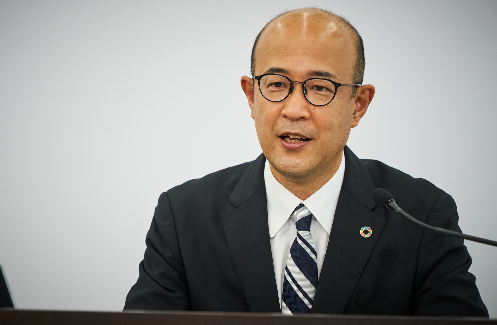 Autofile News Toyota Predicts Profit Drop