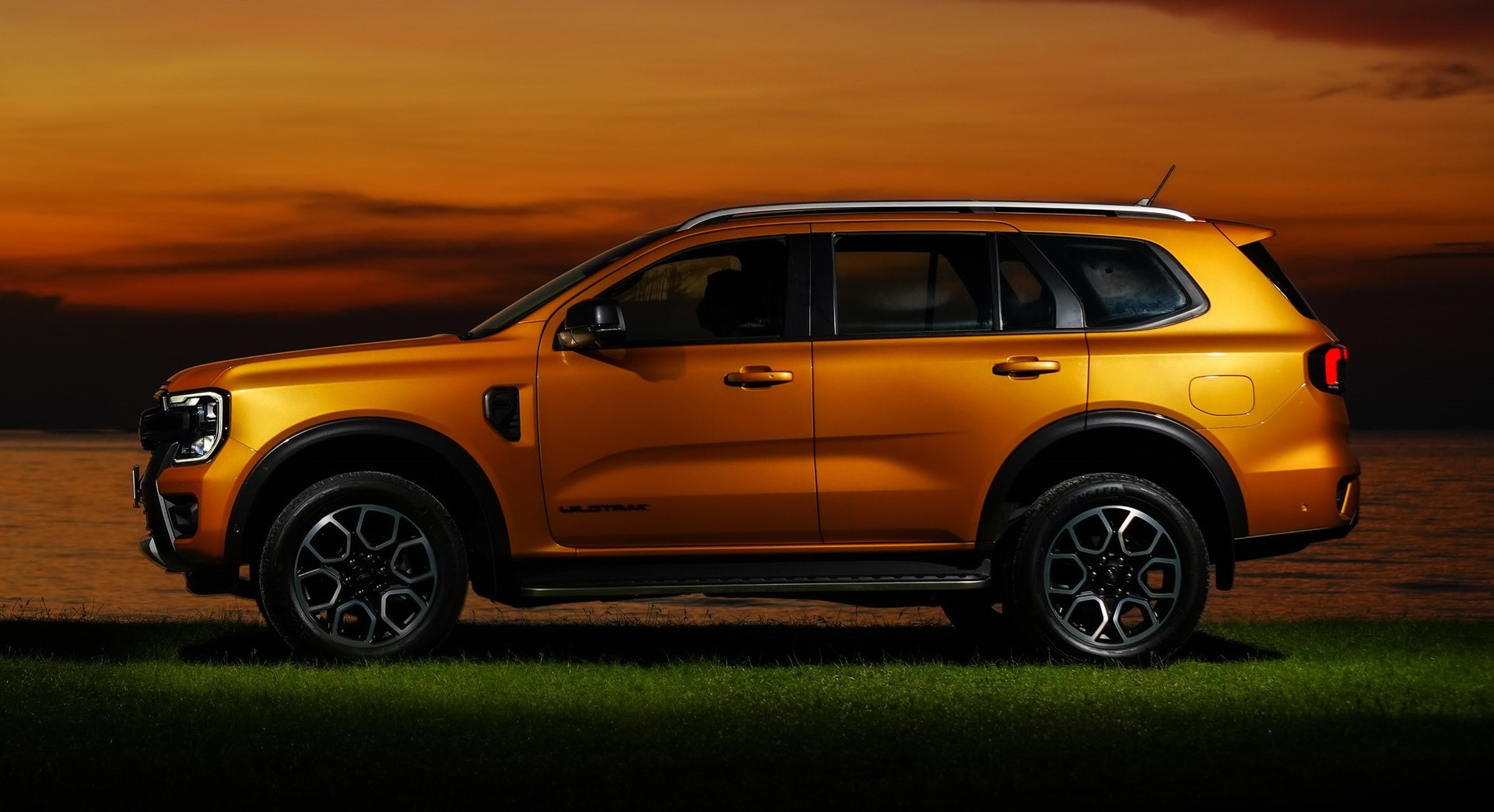 Autofile - News / Everest line-up hits new heights Autofile - News / Everest line-up hits new heights