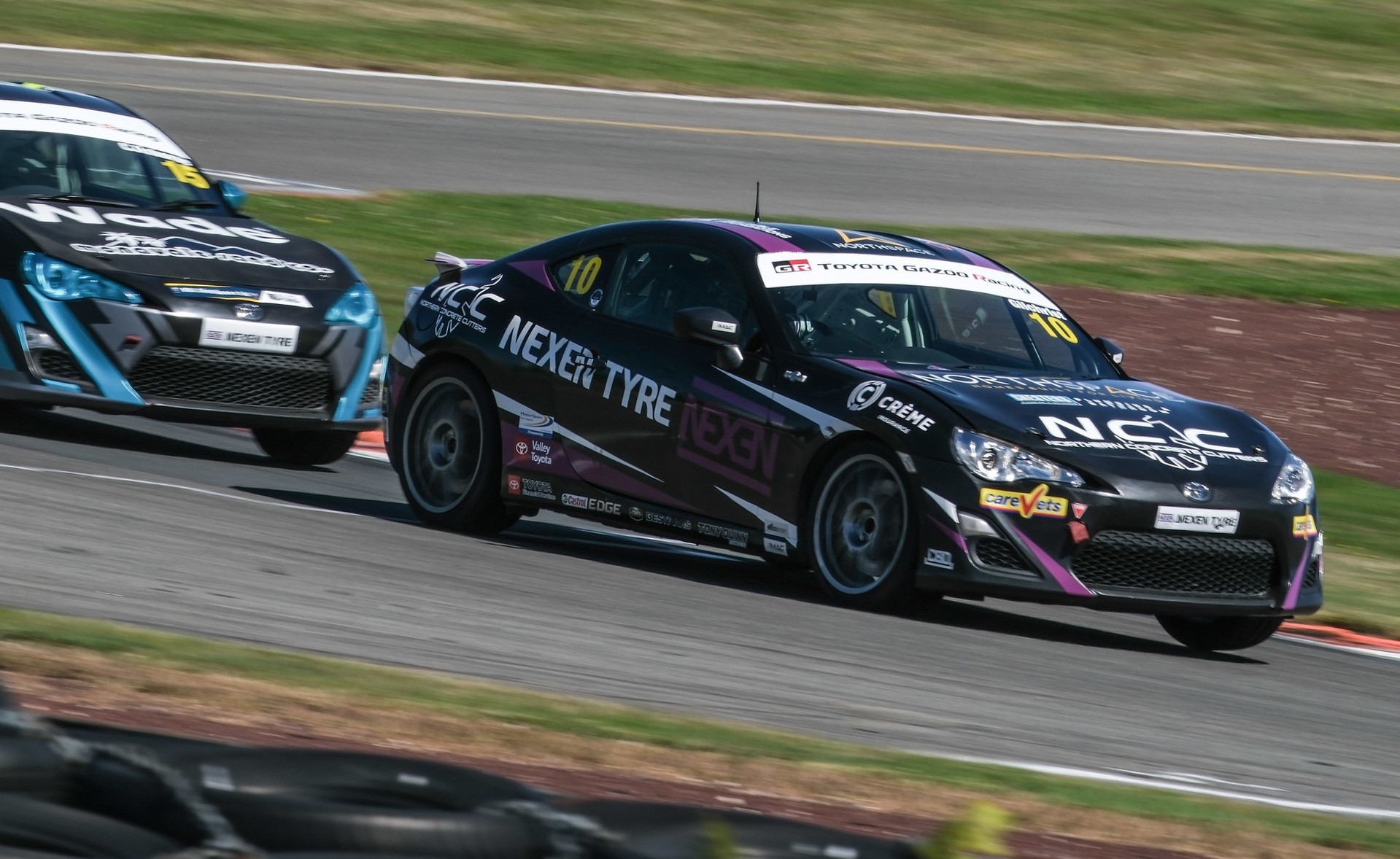 Autofile - News / Gilchrist extends advantage Autofile - News / Gilchrist extends advantage