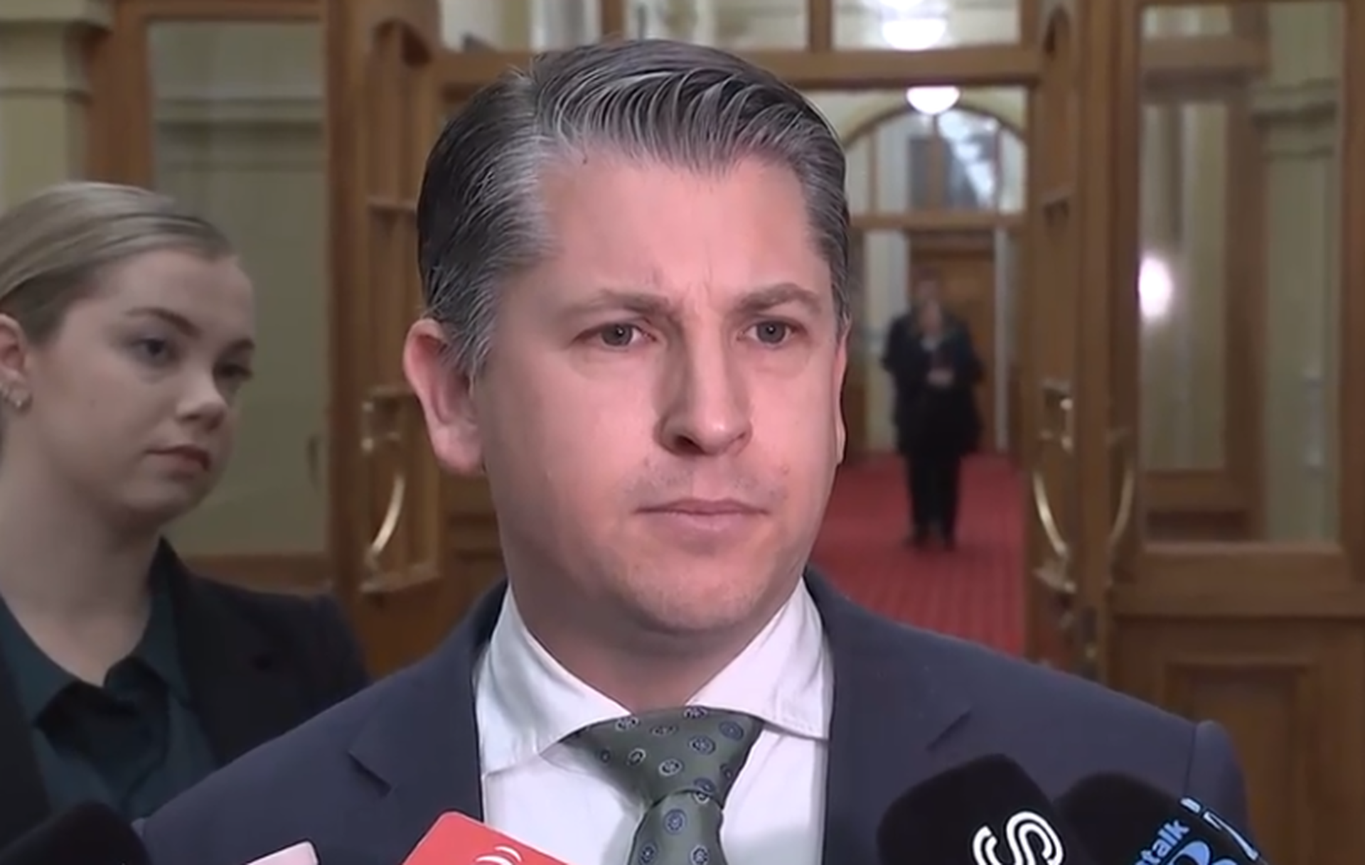 Autofile News Minister Faces Shares Inquiry
