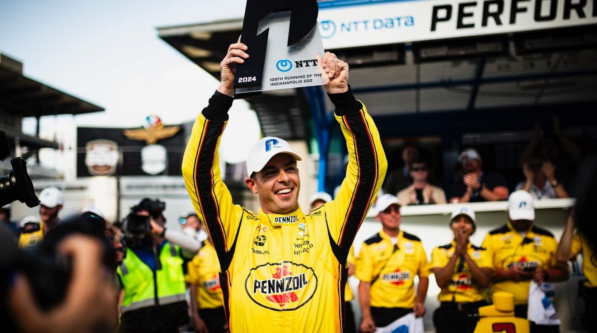 Autofile - News / McLaughlin sets Indy 500 record Autofile - News / McLaughlin sets Indy 500 record