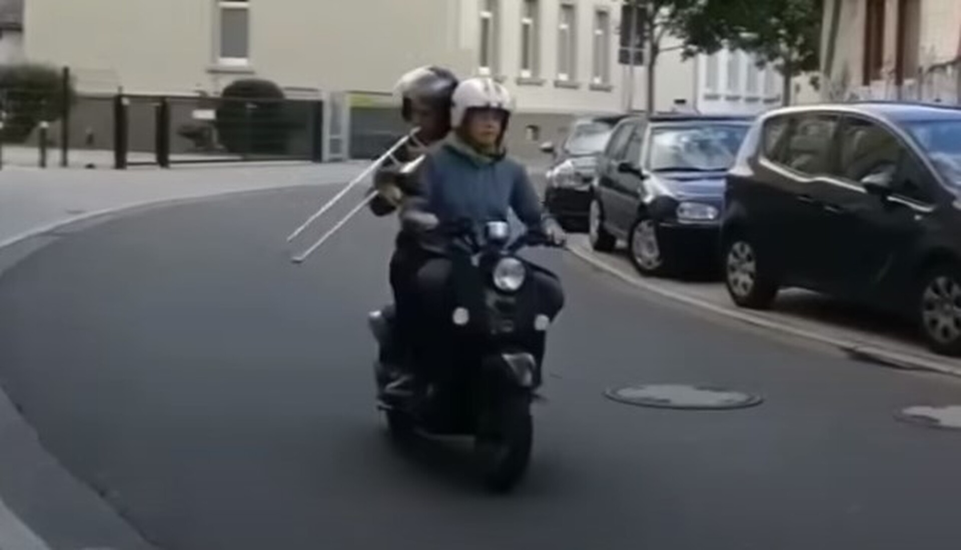 Autofile News Riders Hit Hilarious Note