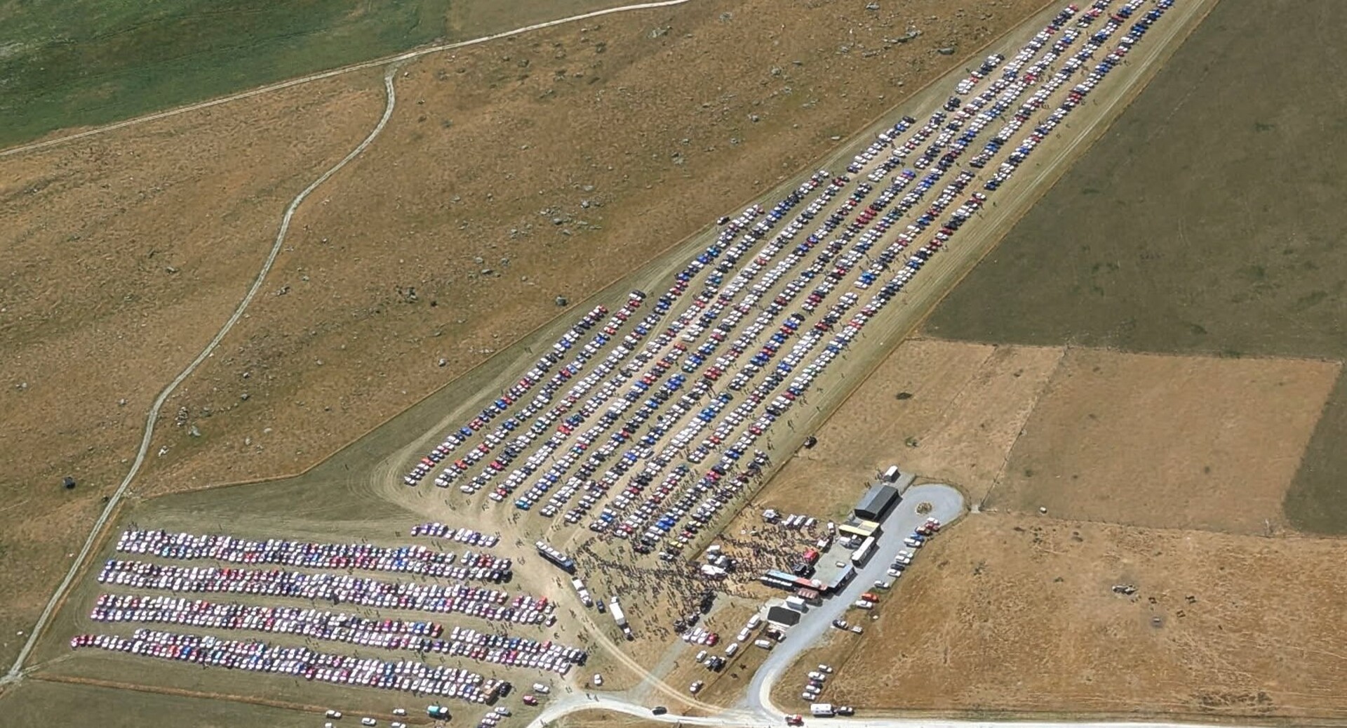 Autofile News Ute Fans Set Unofficial World Record