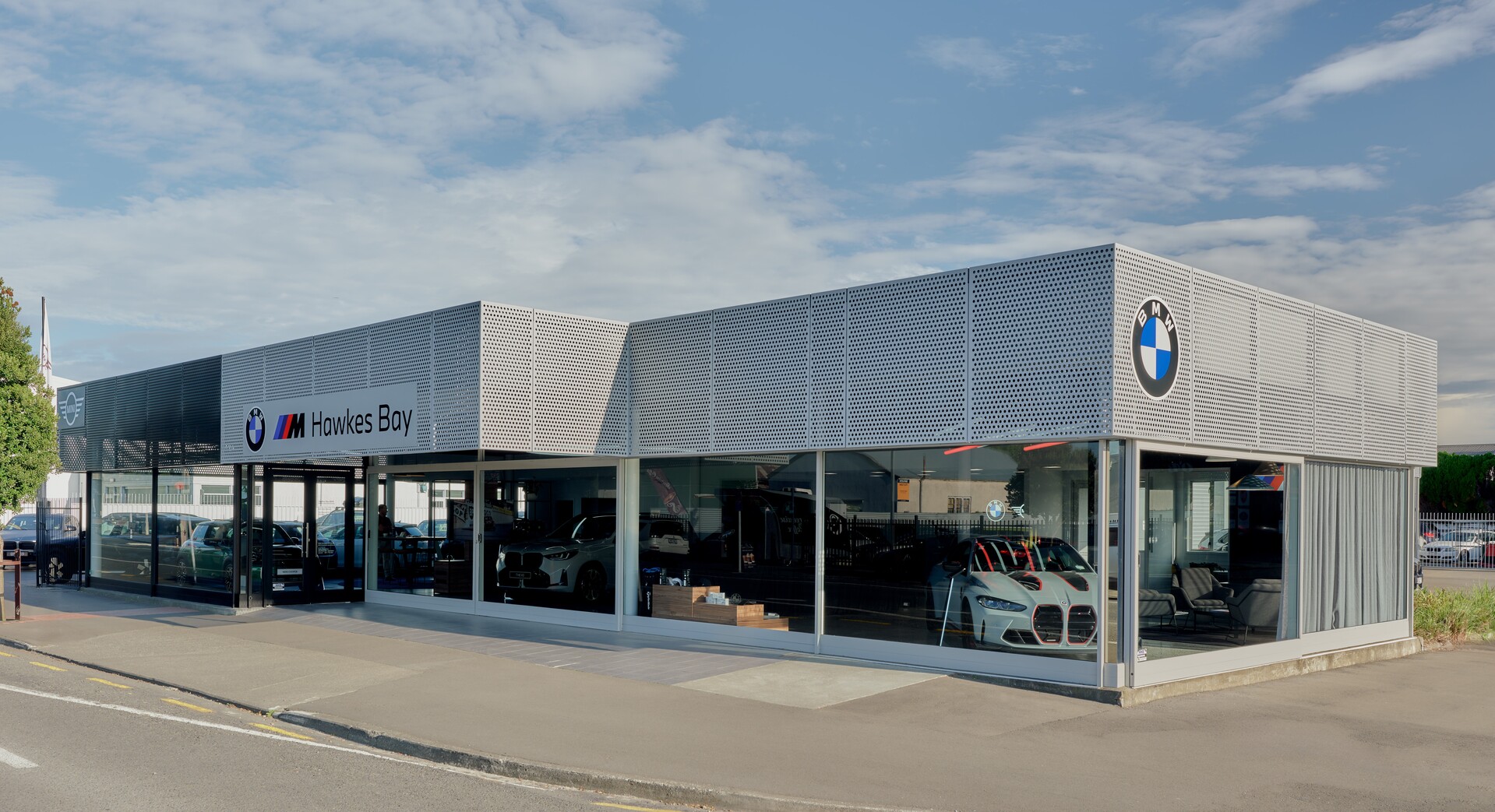 Autofile News Dealership In First For Bmw