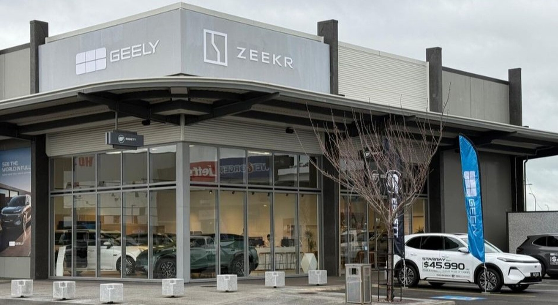 Autofile - News / Ebbett launches new store