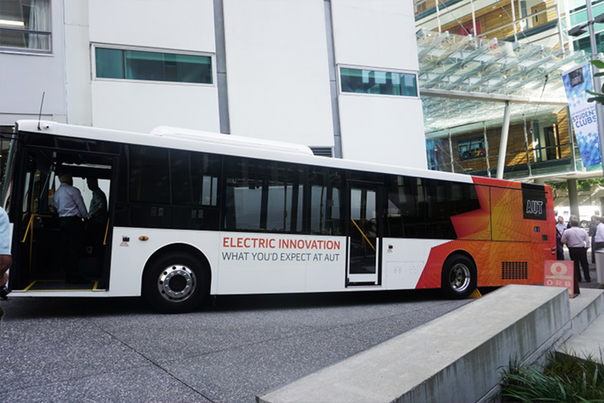 Autofile - News / New Zealand`s first electric bus