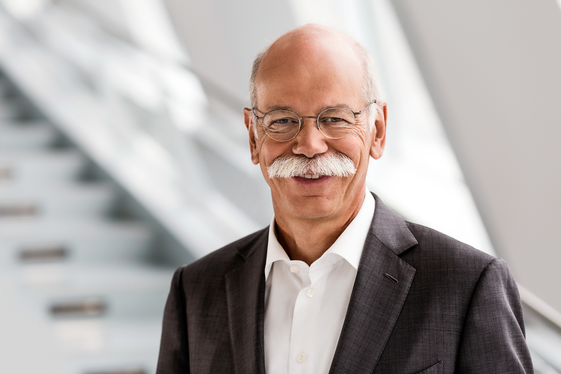 Autofile - News / Daimler CEO grilled