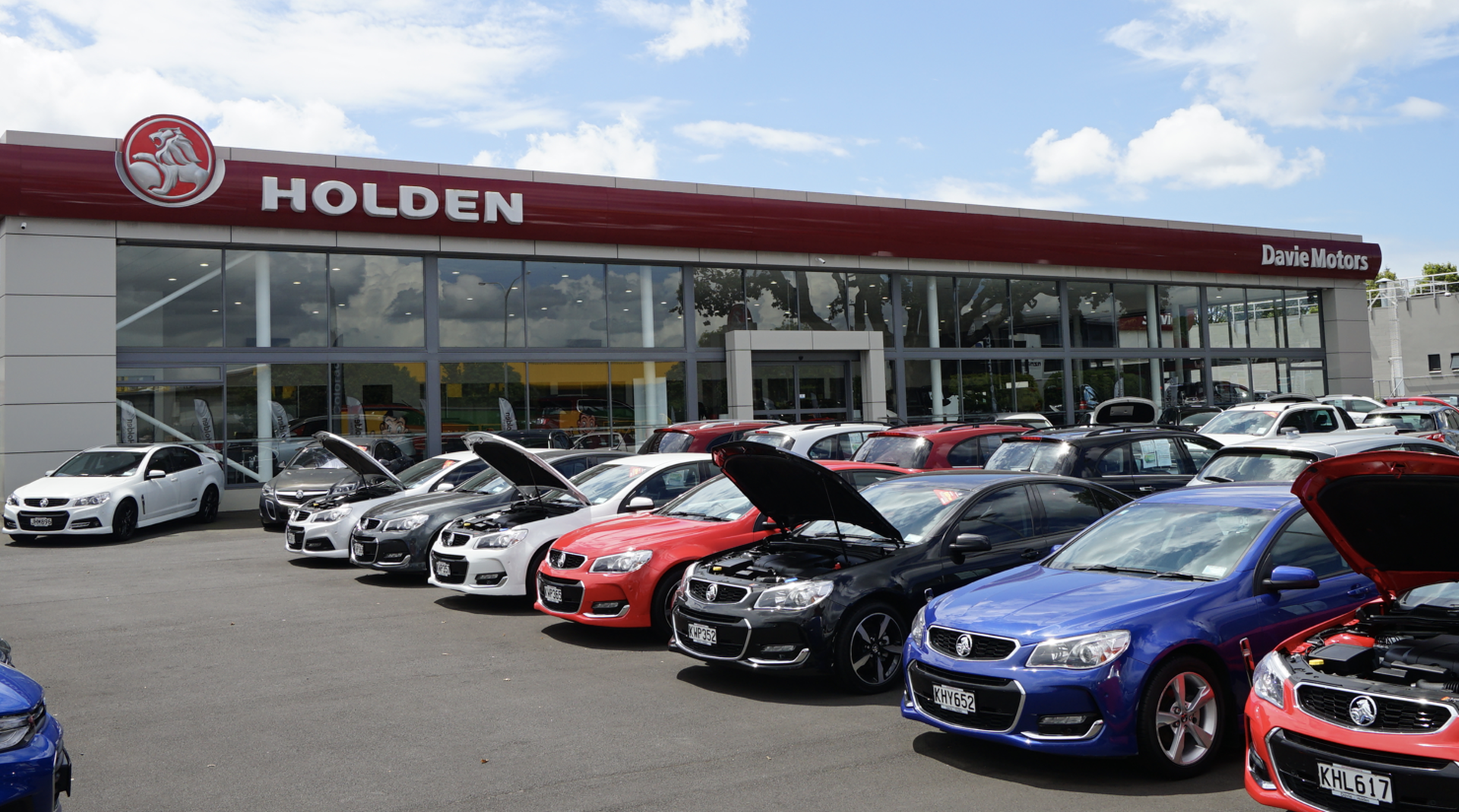 Autofile - News / HSV models join NZ dealership