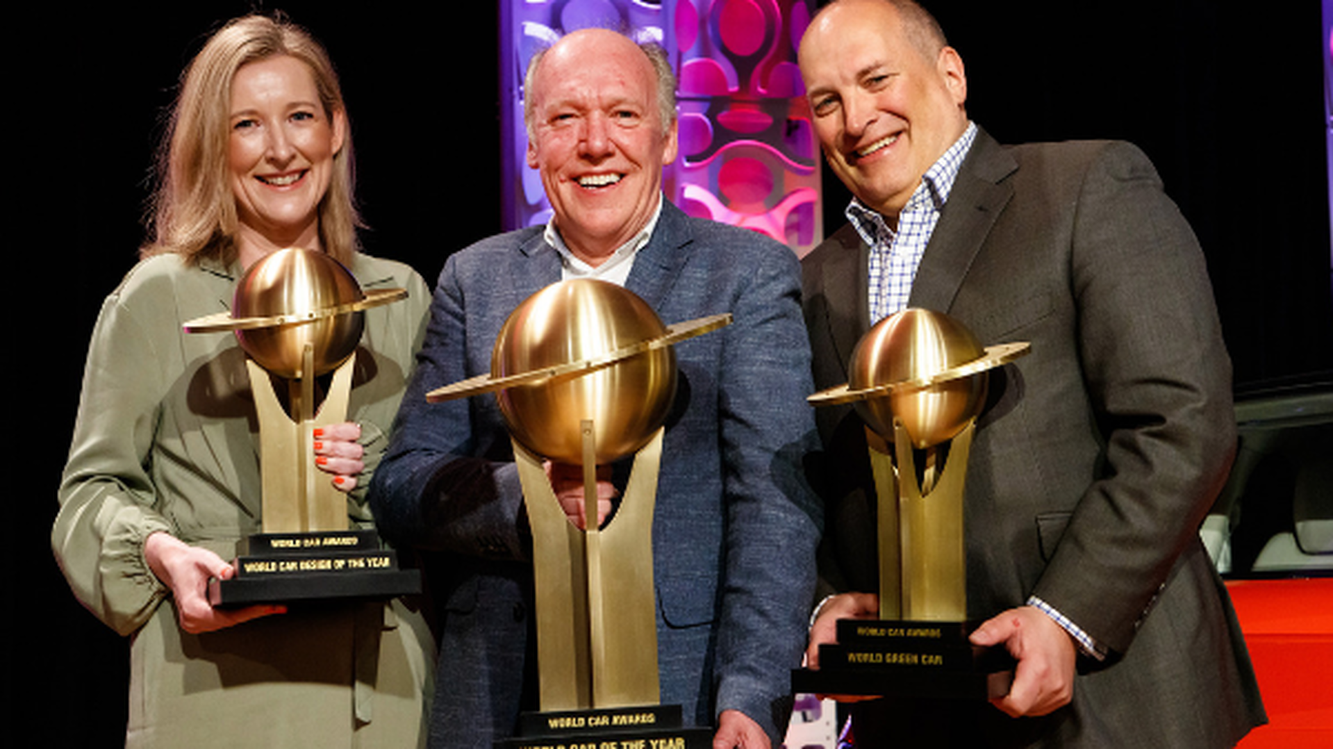 Autofile - News / Electric vehicle wins world car title