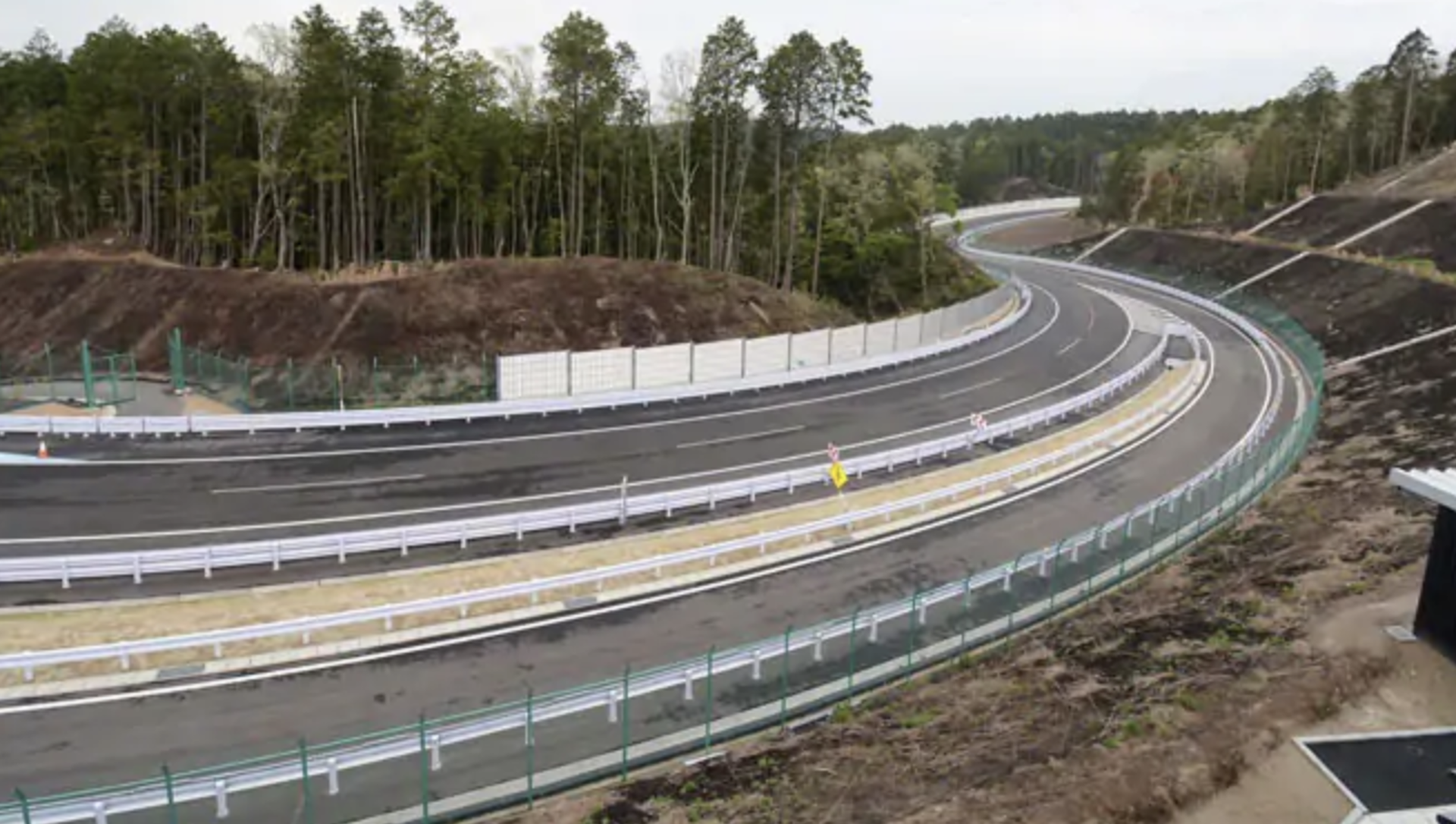 Autofile - News / Toyota builds new race track