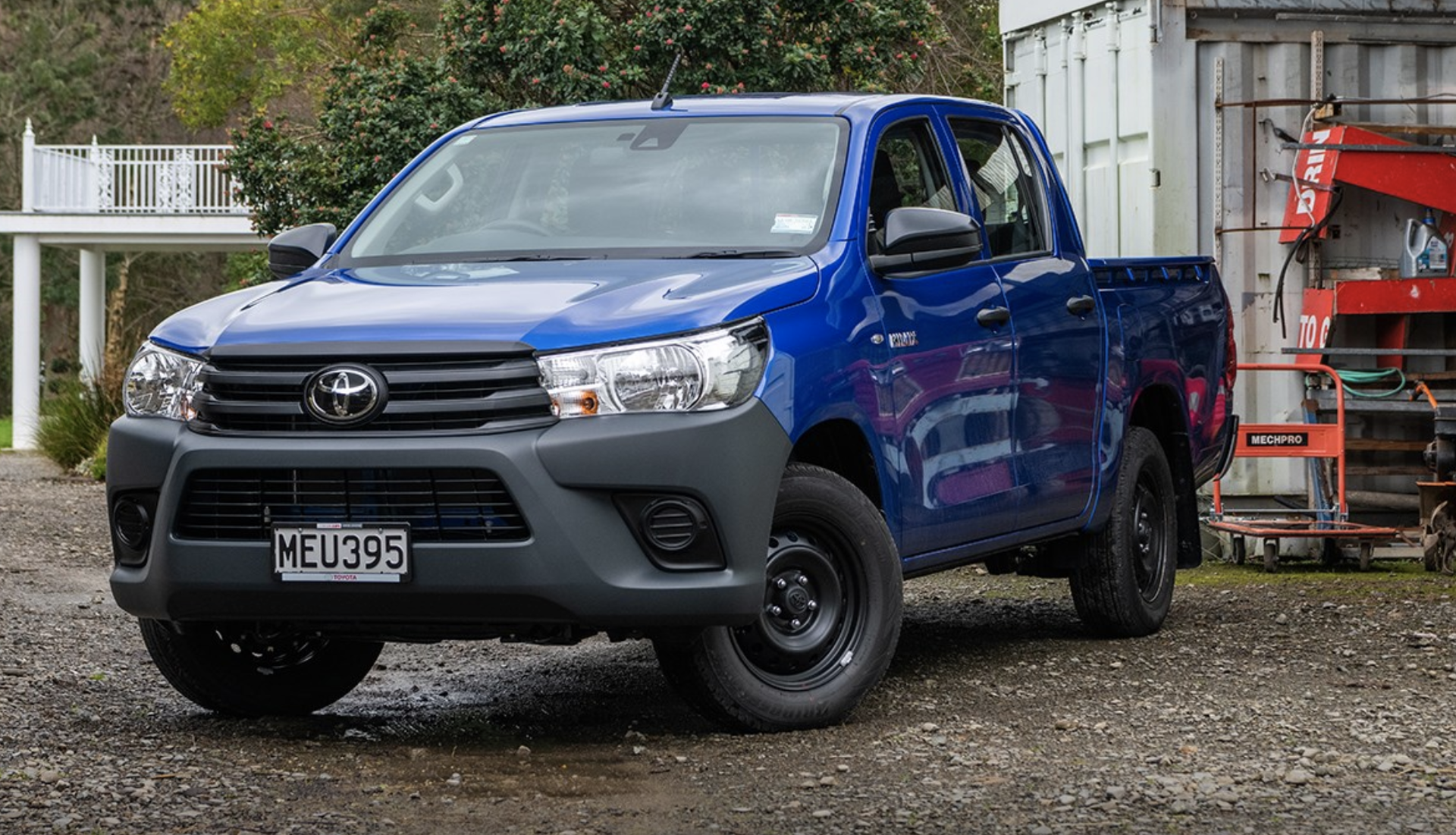 Autofile - News / New entry level Hilux variant