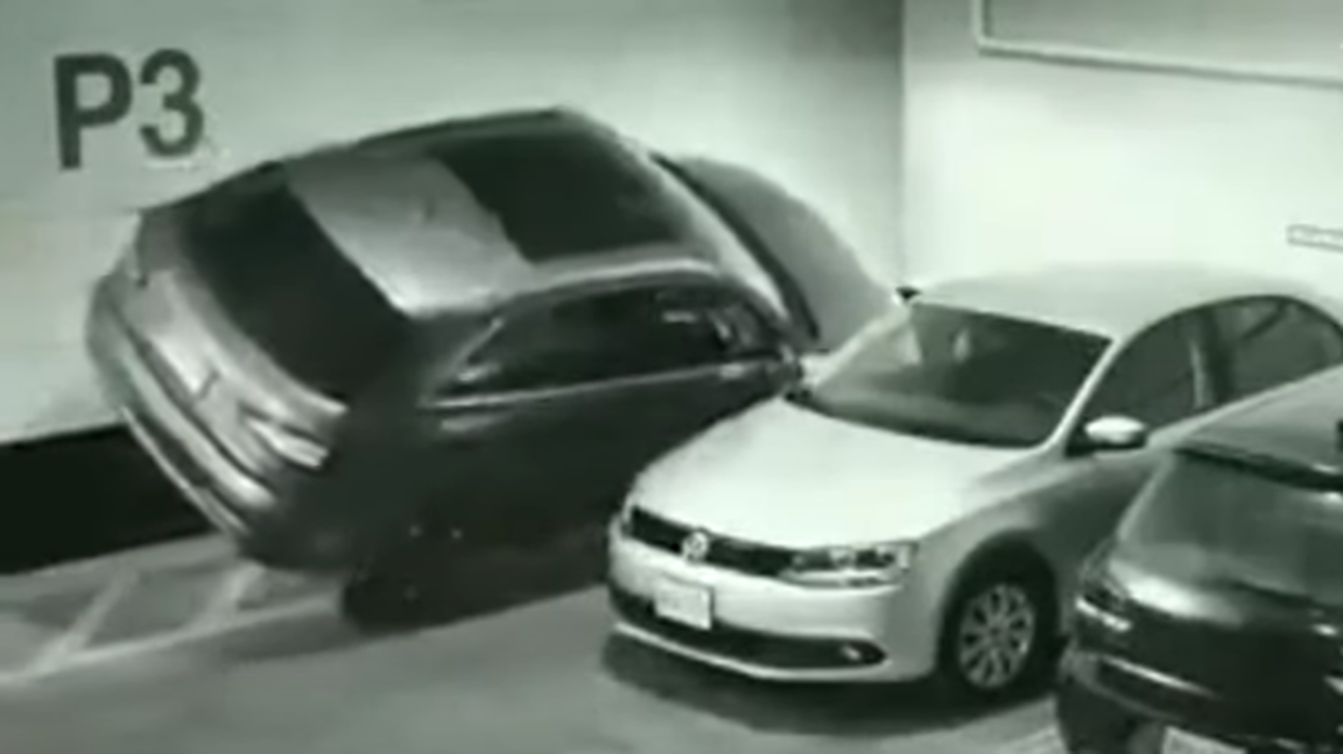 Autofile - News / Driver’s crazy parking skills