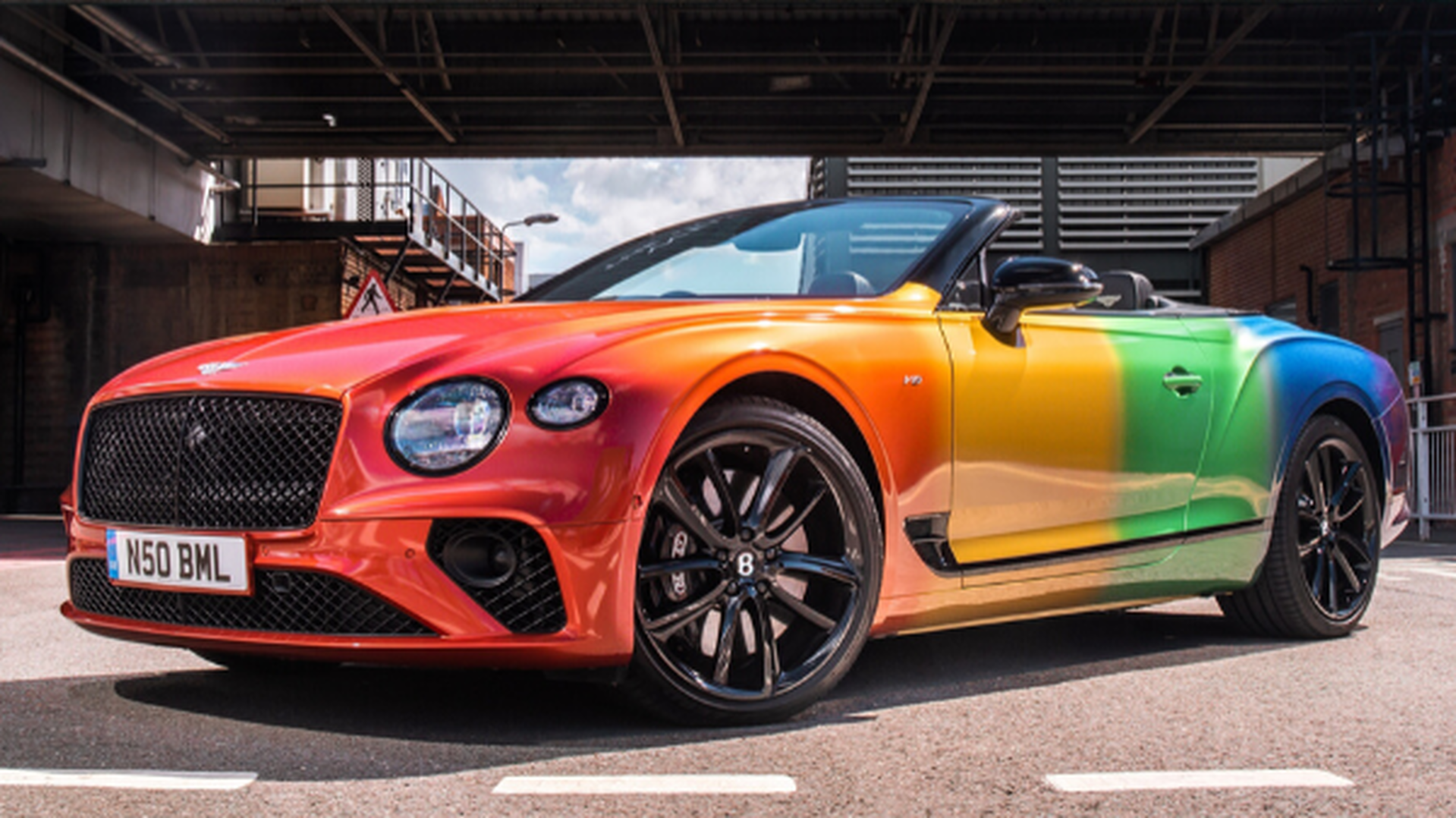 Autofile - News / Bentley backs Pride with rainbow-coloured car
