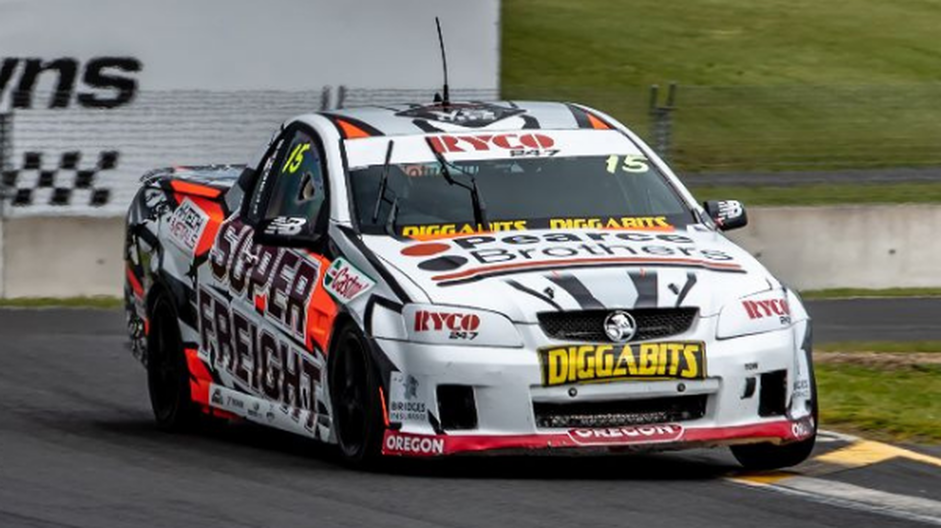 Autofile - News / V8 Utes title chase goes to the wire