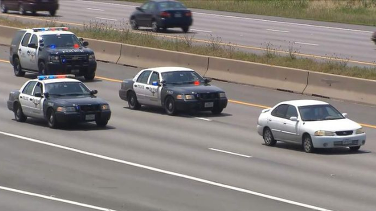 Autofile - News / Police chase at snail’s pace