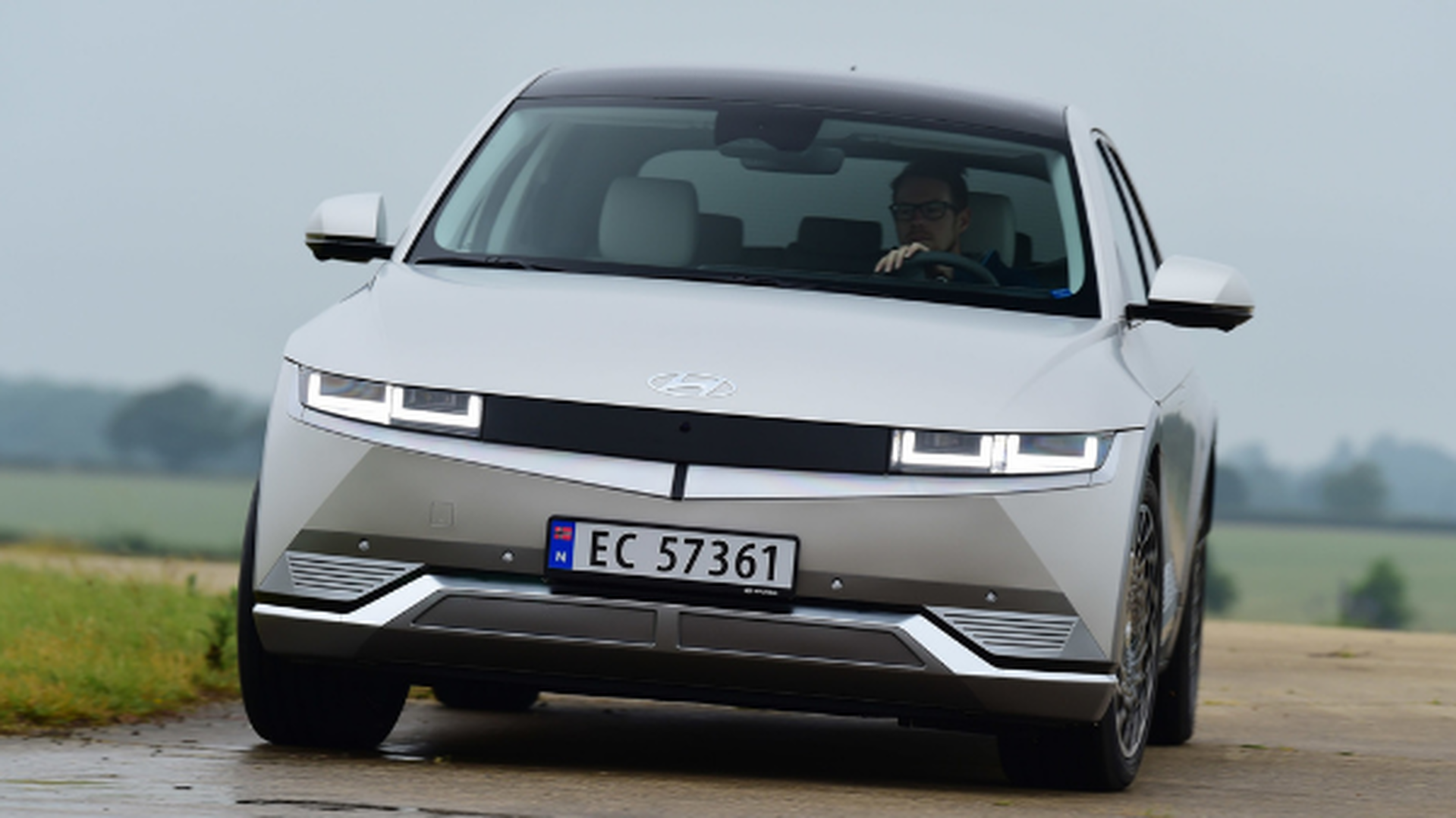 Autofile - News / All-electric car scoops top award