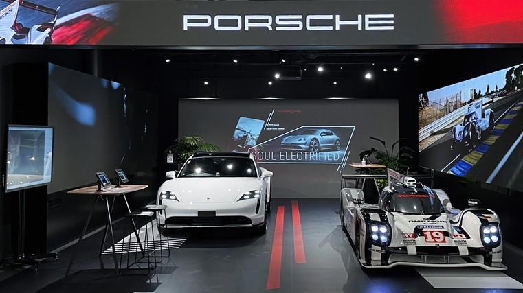 Autofile - News / Giltrap unveils high-tech store Autofile - News / Giltrap unveils high-tech store