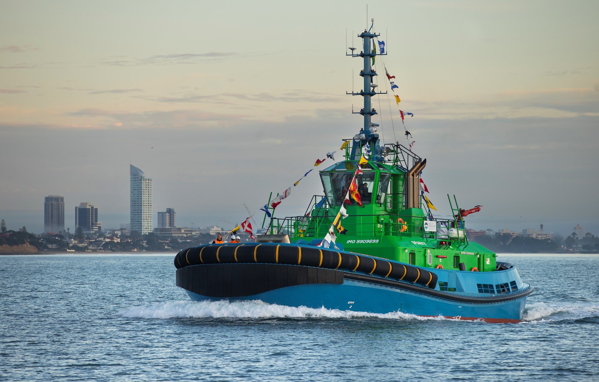 Autofile - News / Tug with plug first for NZ