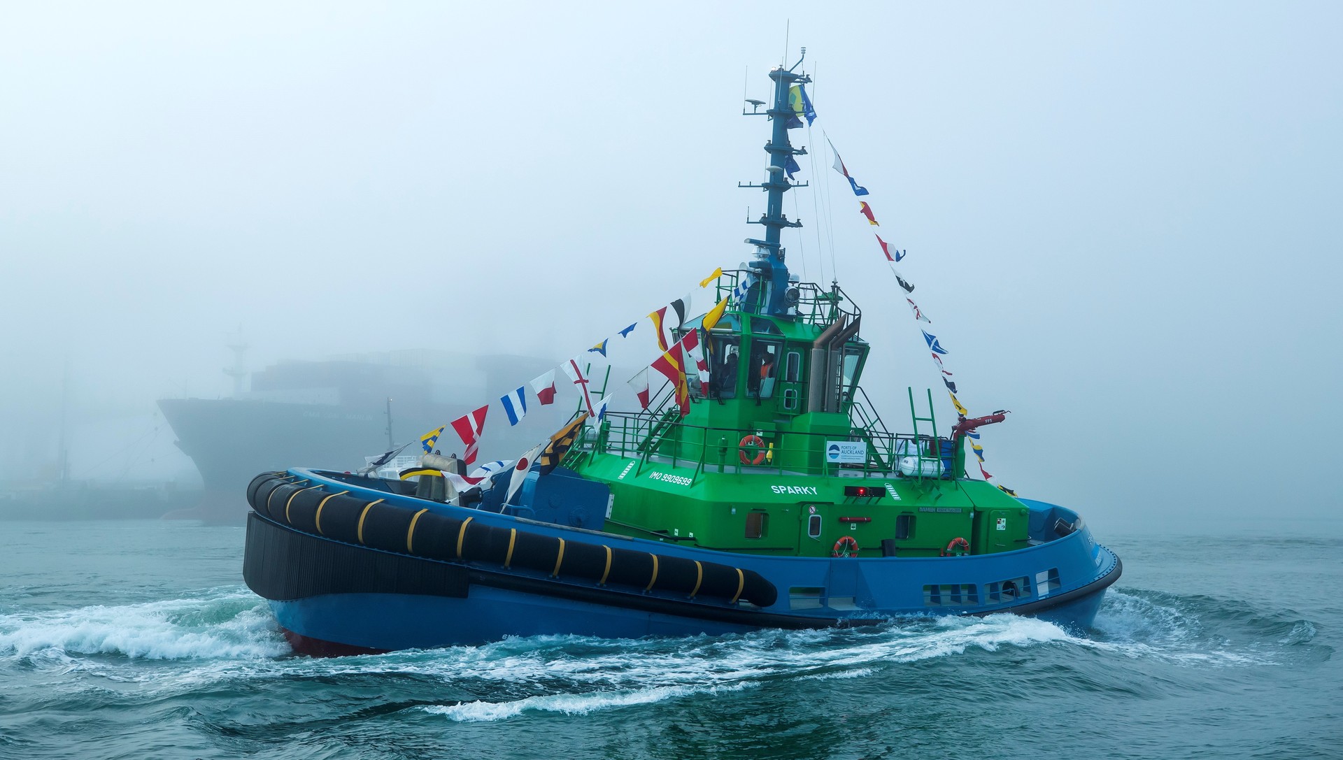 Autofile - News / E-tug takes out title