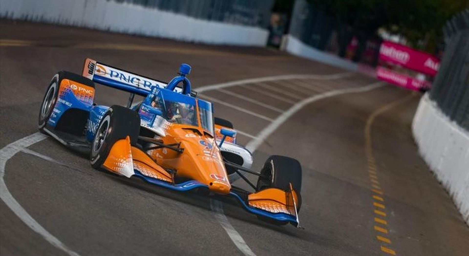 Autofile - News / Dixon podiums amid race chaos