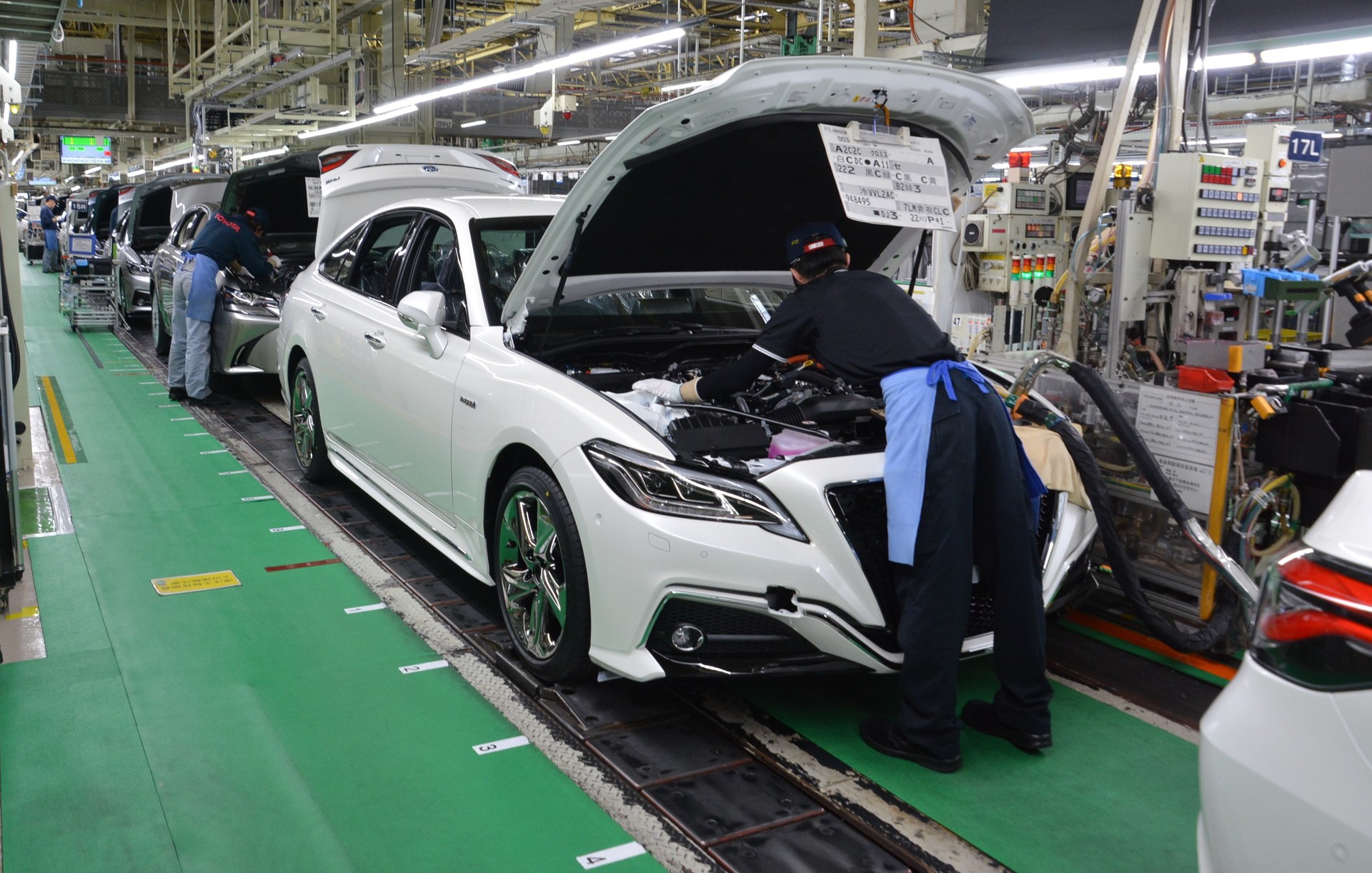 Autofile - News / Toyota beats production goal