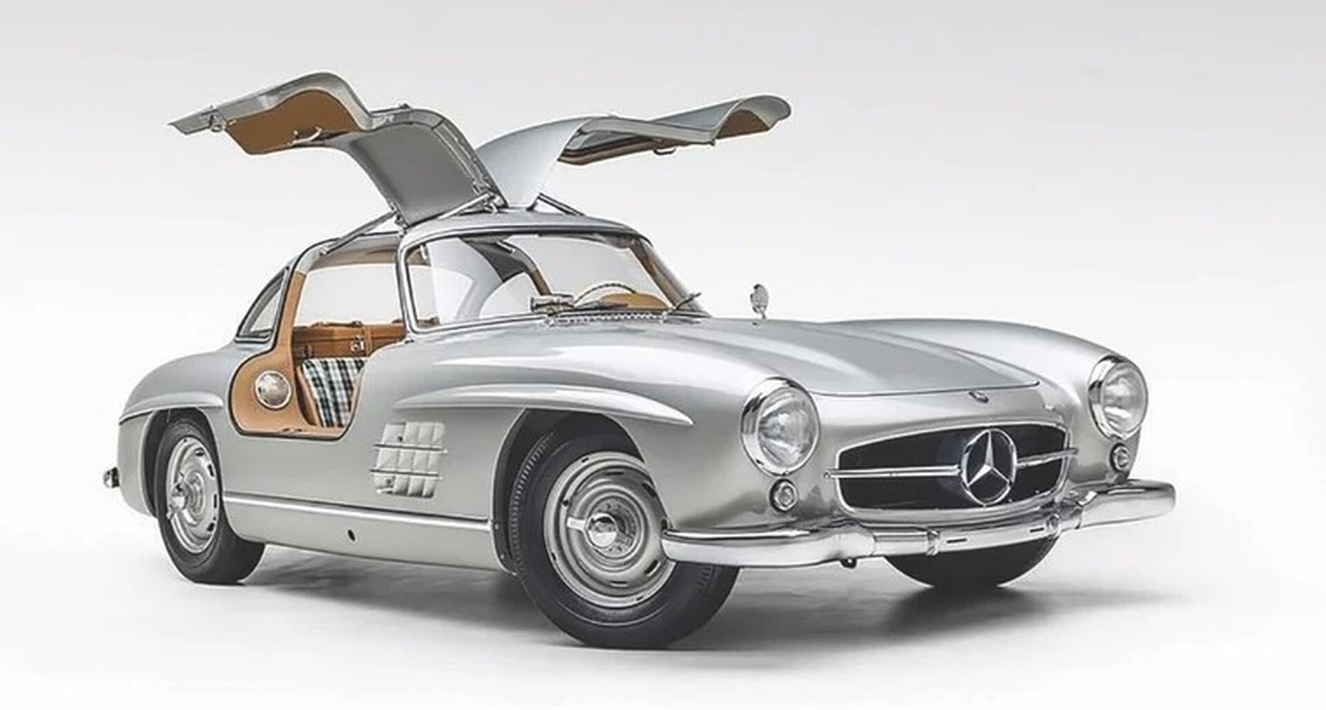 Autofile - News / Gullwing gets top dollar