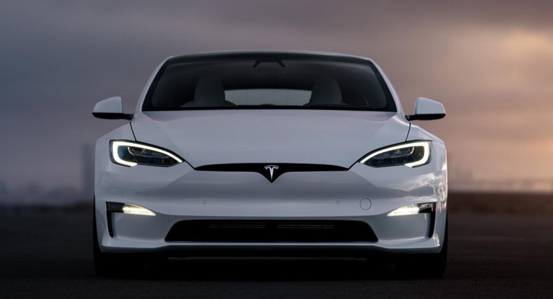 Autofile - News / Tesla to axe 10% of staff