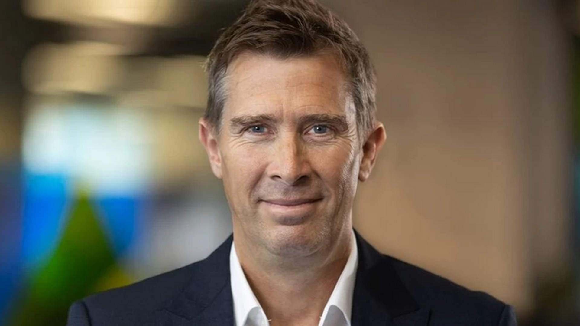 Autofile - News / Insurance boss resigns