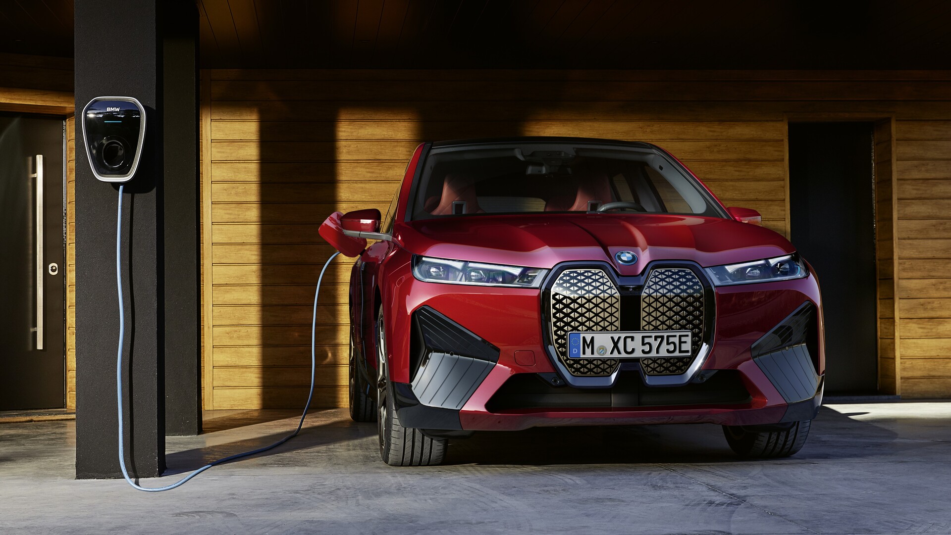 Autofile - News / BMW bumps up charging network