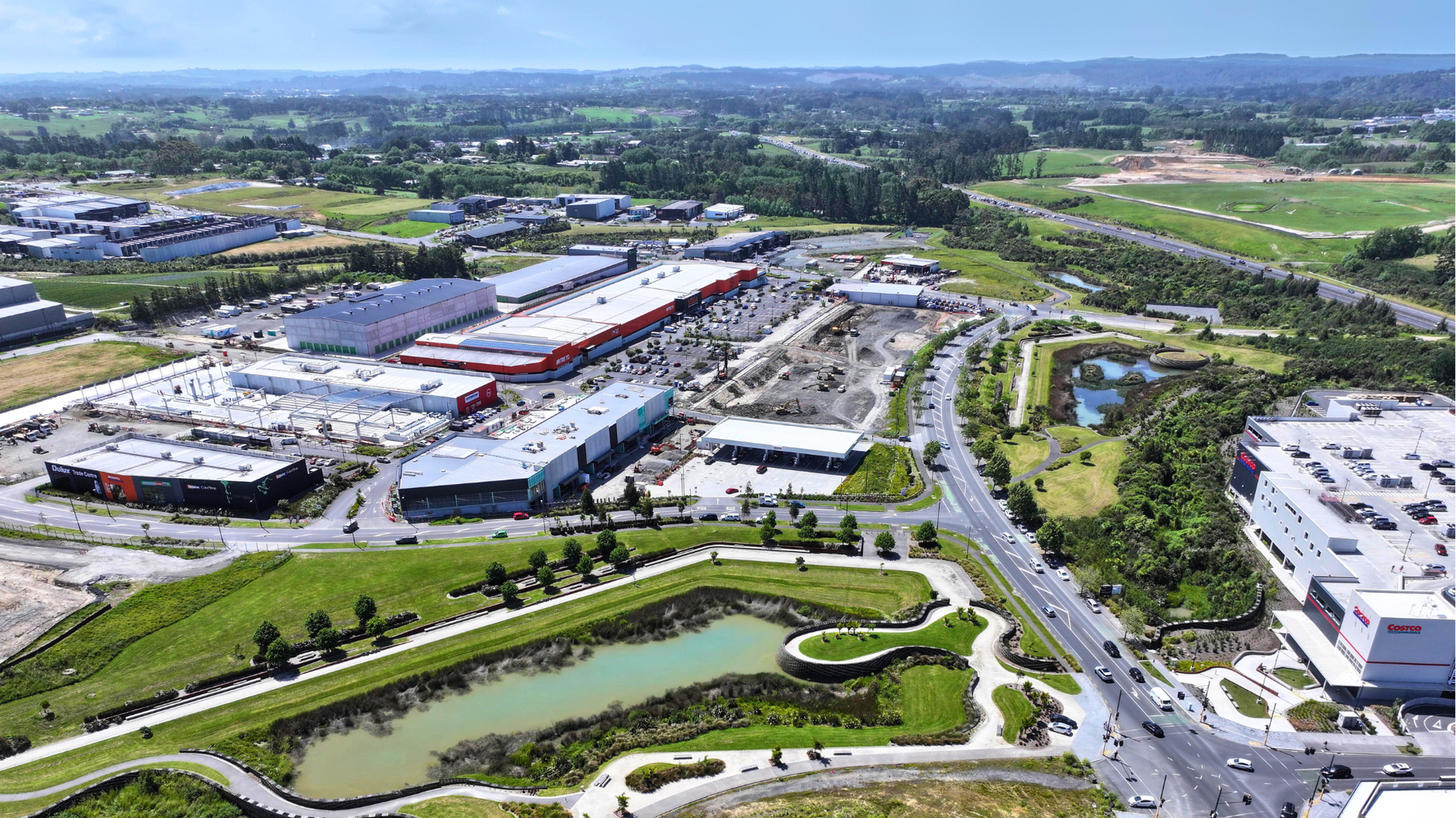 Autofile - News / Tesla eyes new showroom