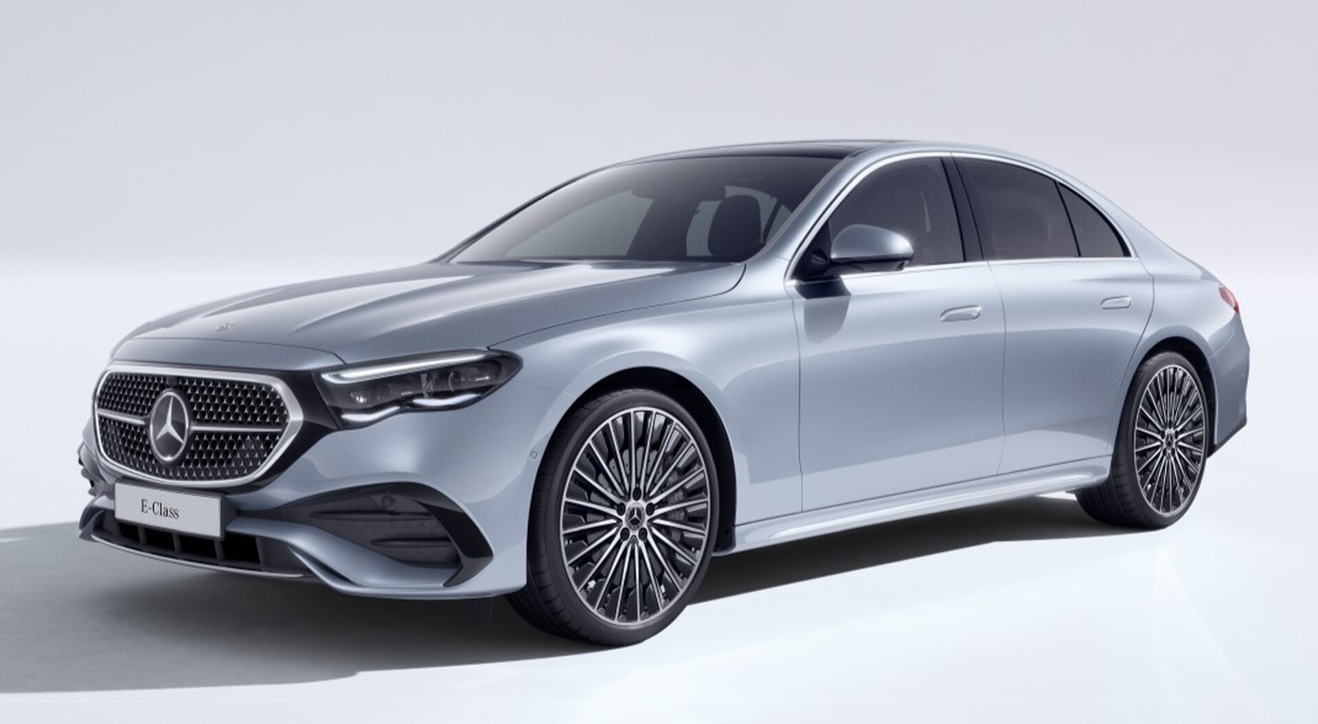 Autofile - News / E-Class takes out title