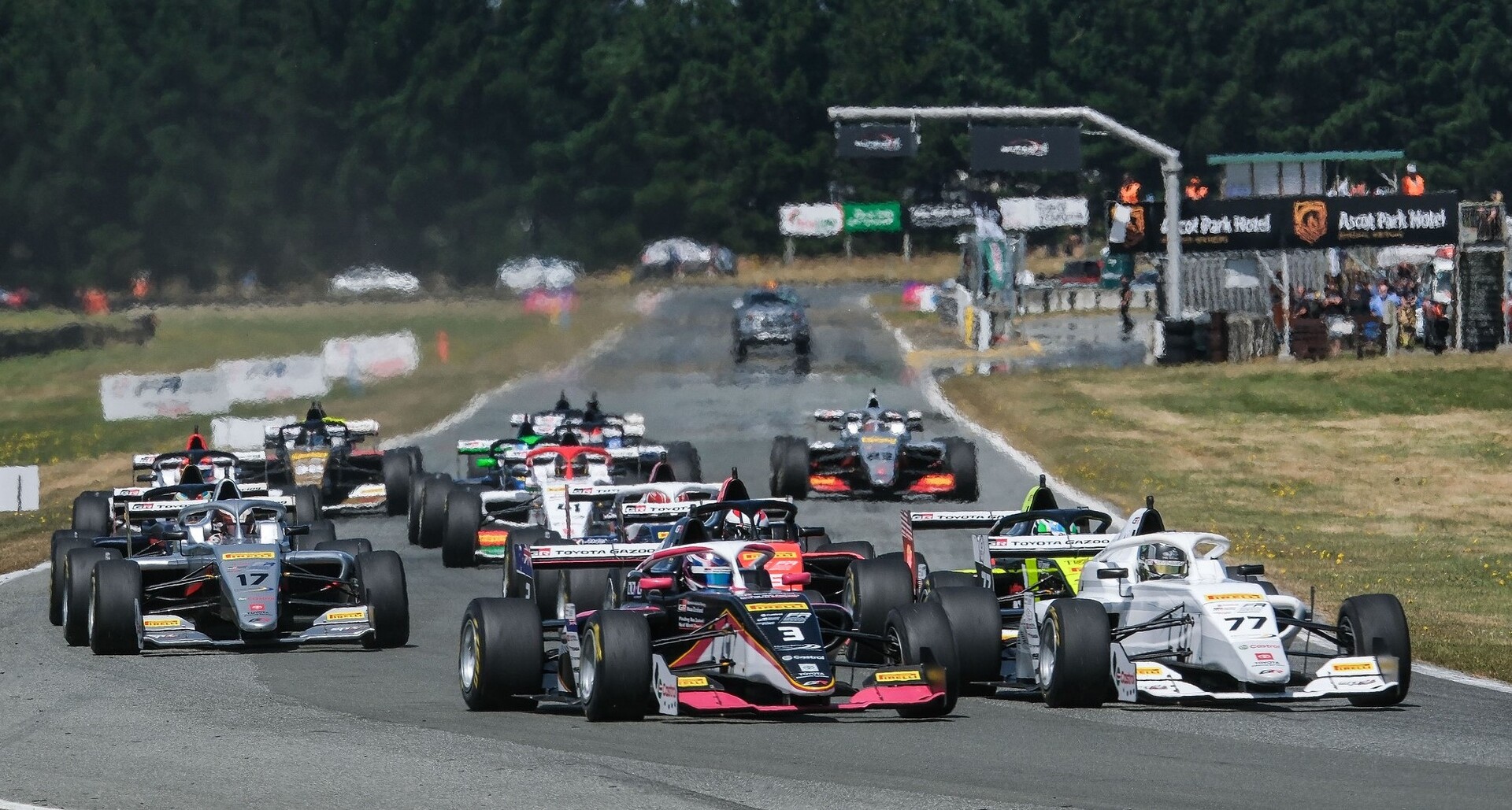 Autofile - News / Top team chasing trophy