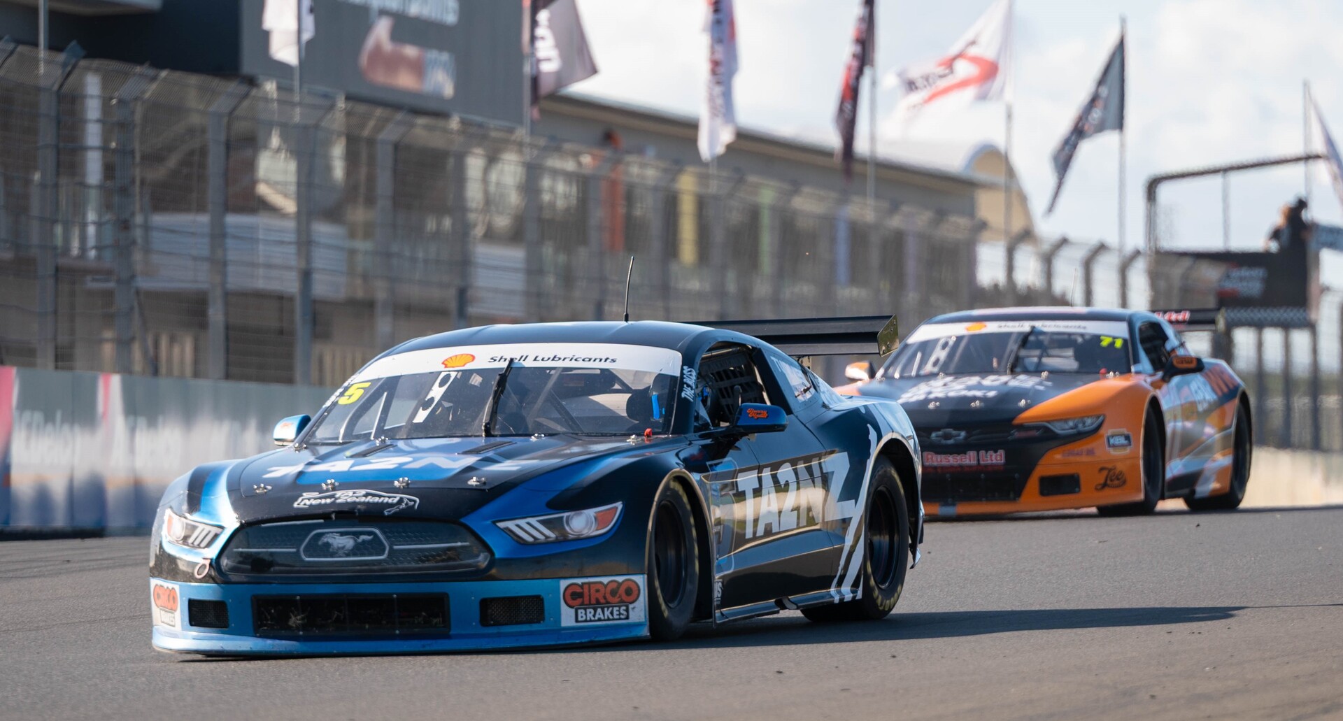 Autofile - News / Muscle cars roar in