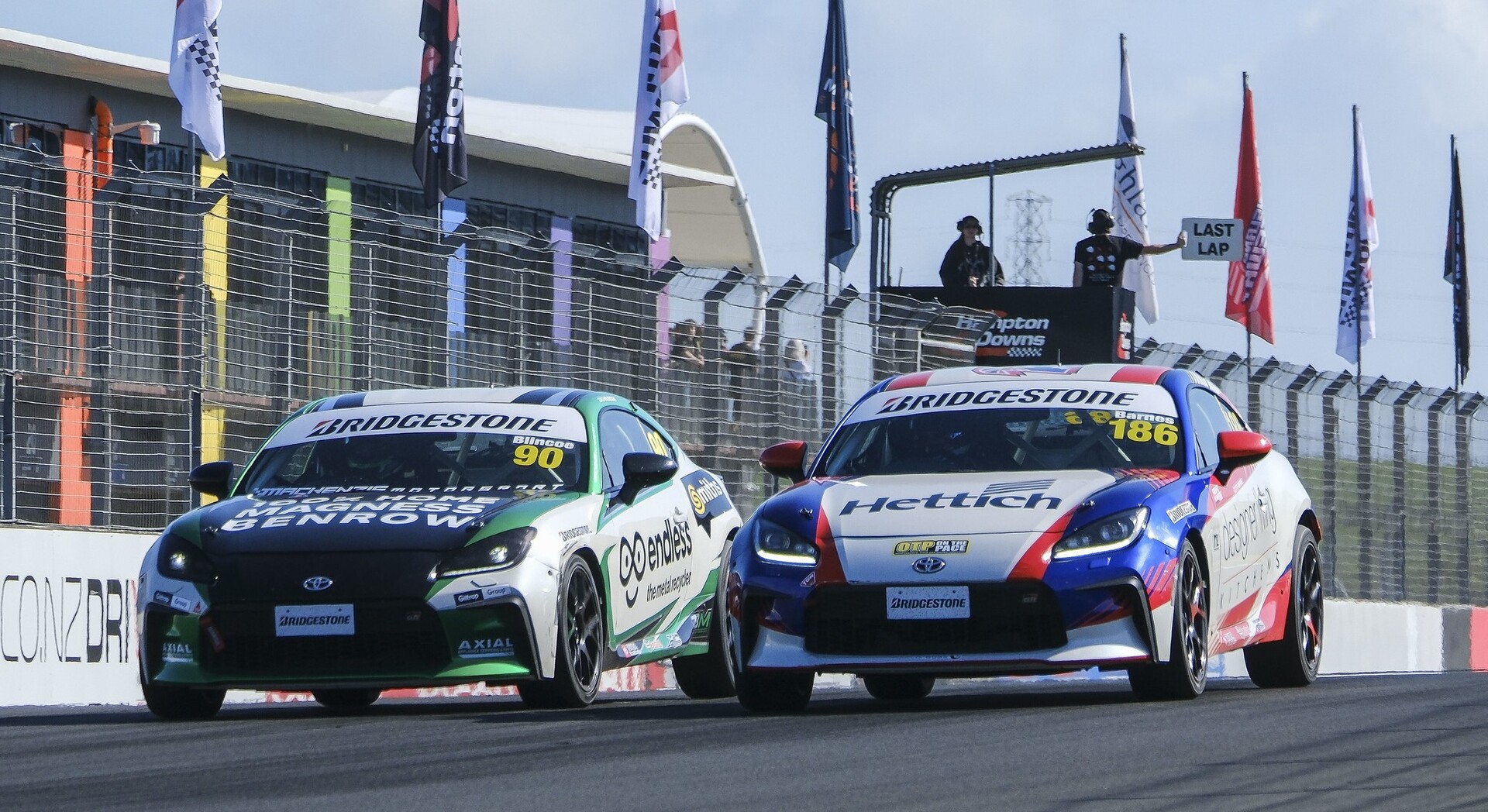 Autofile - News / Blincoe grabs early lead