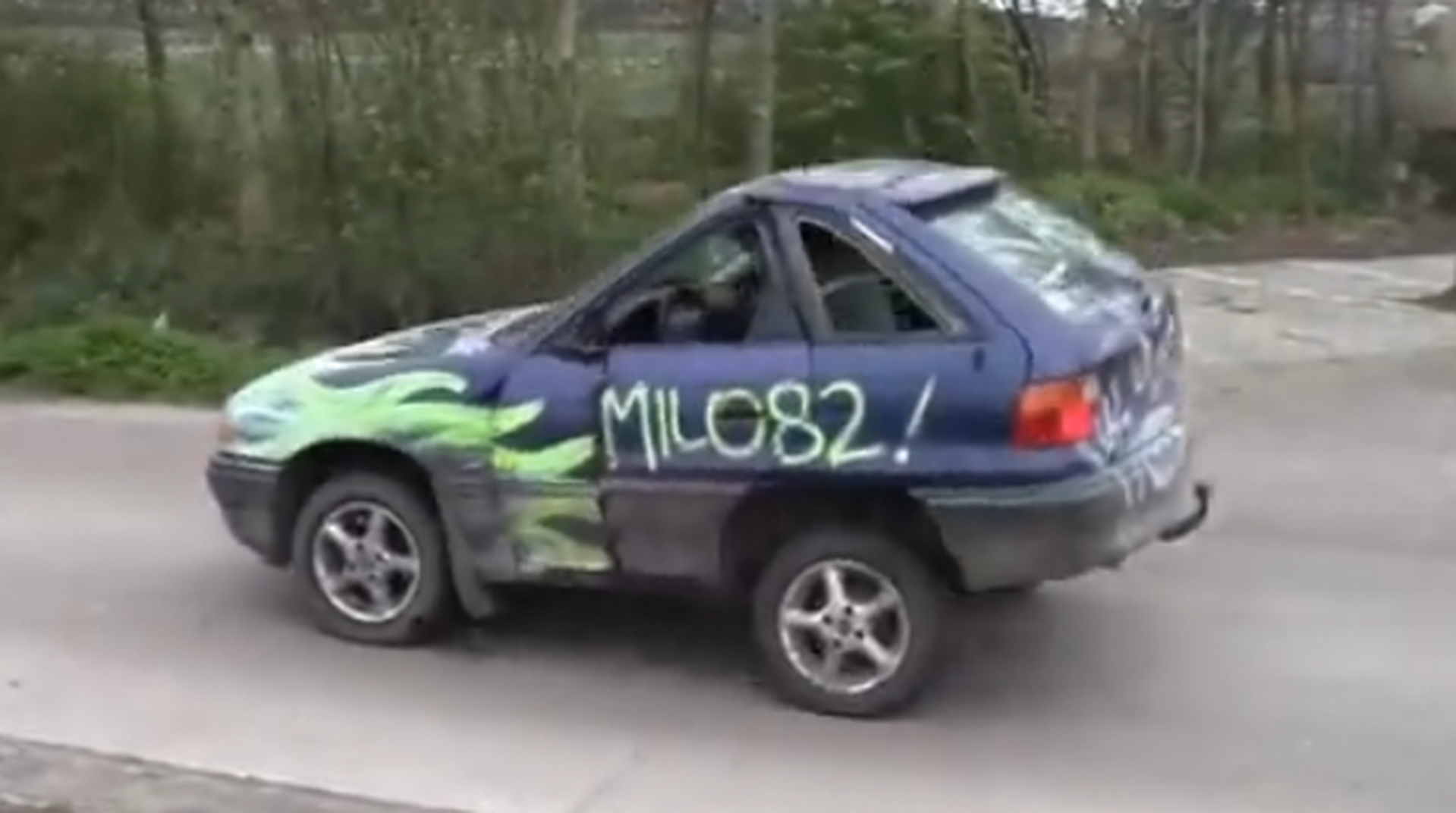 Autofile - News / Pals create quirky compact car