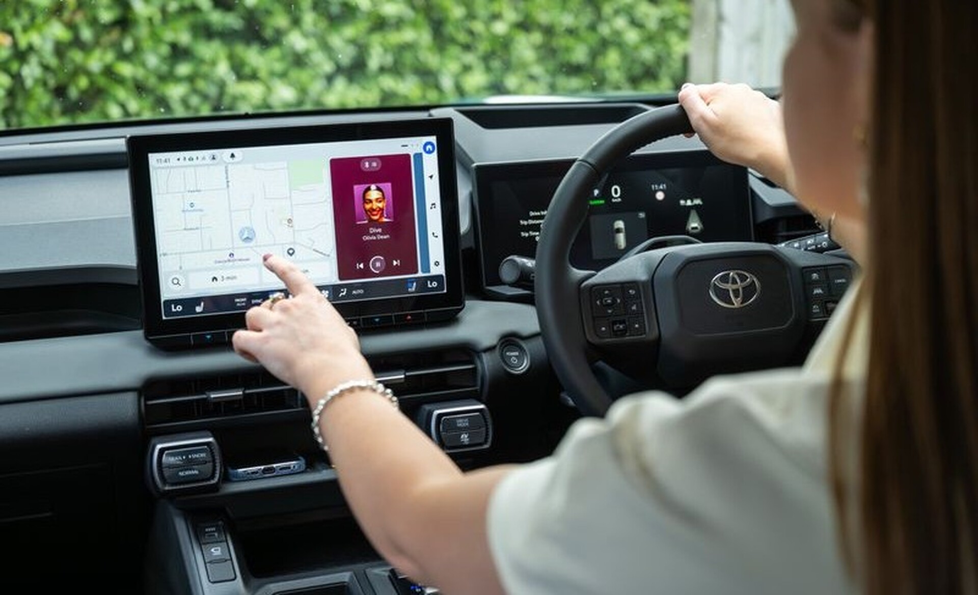 Autofile - News / Toyotas get connected